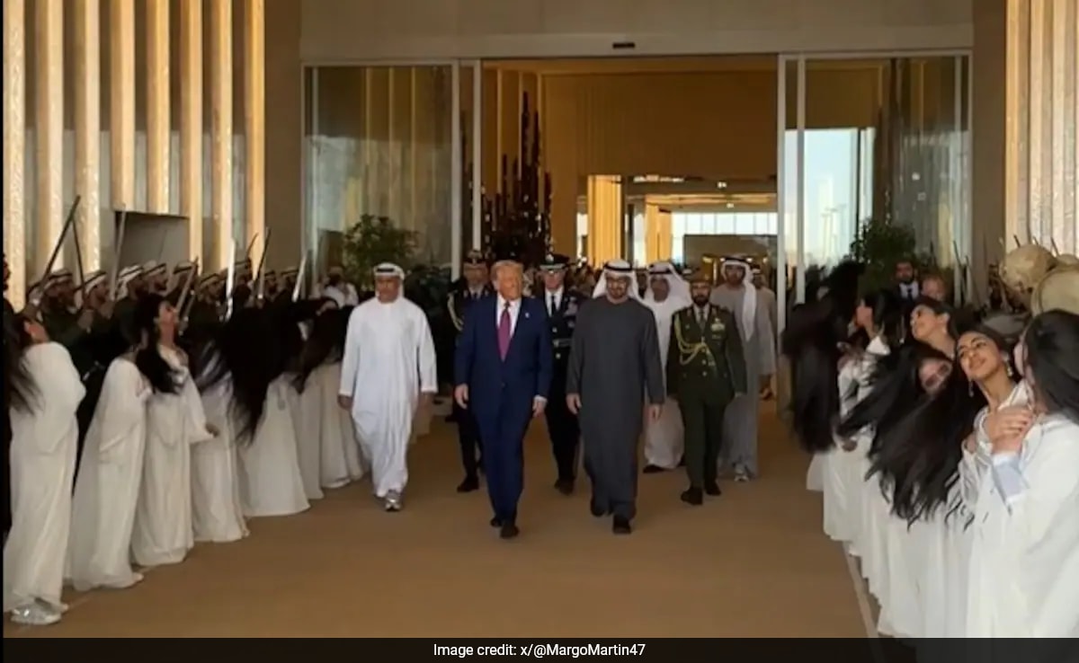 Hair Flipping Al-Ayyala Dance Welcomes Trump in UAE 2025